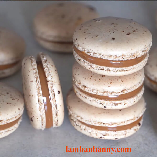 Hướng dẫn 2 cách làm bánh macaron bằng bột mì với 2 vị dừa - cà phê vô ...